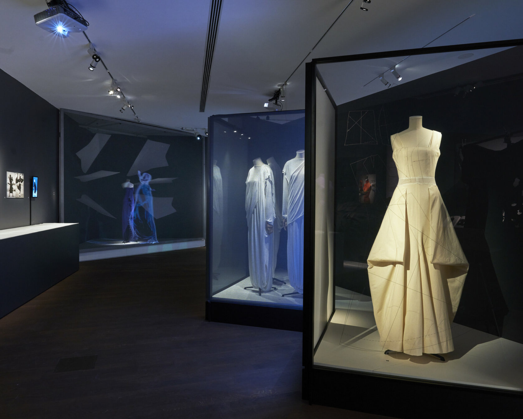 Patronen in de kijker in het MoMu-gebouw / MoMu - ModeMuseum Antwerpen