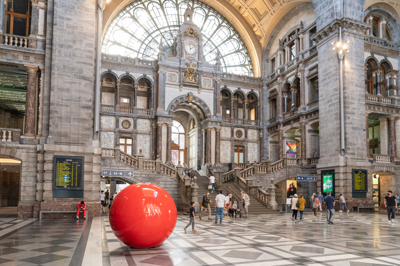 ‘Fashion Balls’, fashion culture throughout the city / MoMu - Fashion ...