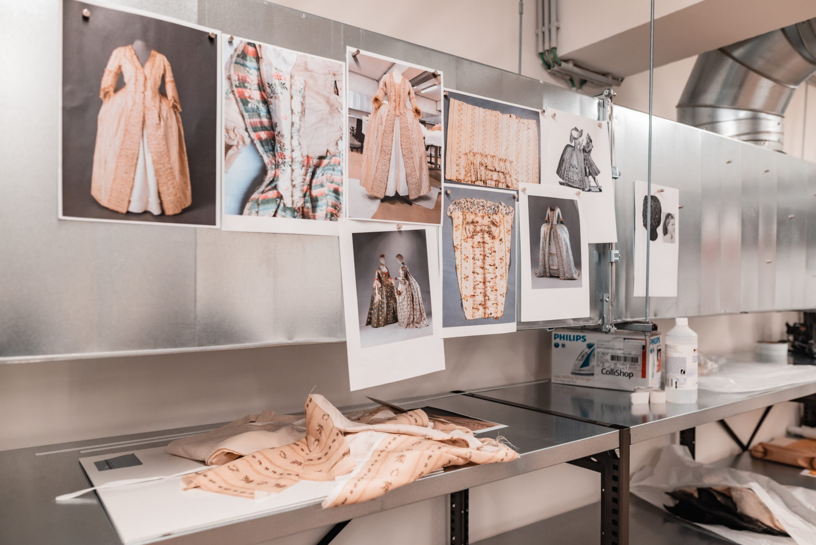 MoMu restores: 18th-century French dress / MoMu - Fashion Museum Antwerp