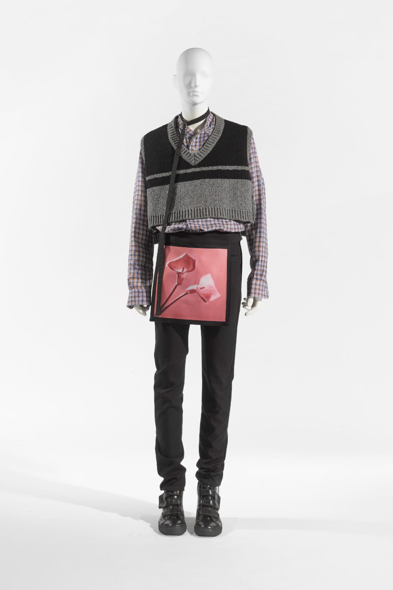 The Story Behind Raf Simons / Robert Mapplethorpe / MoMu - Fashion ...